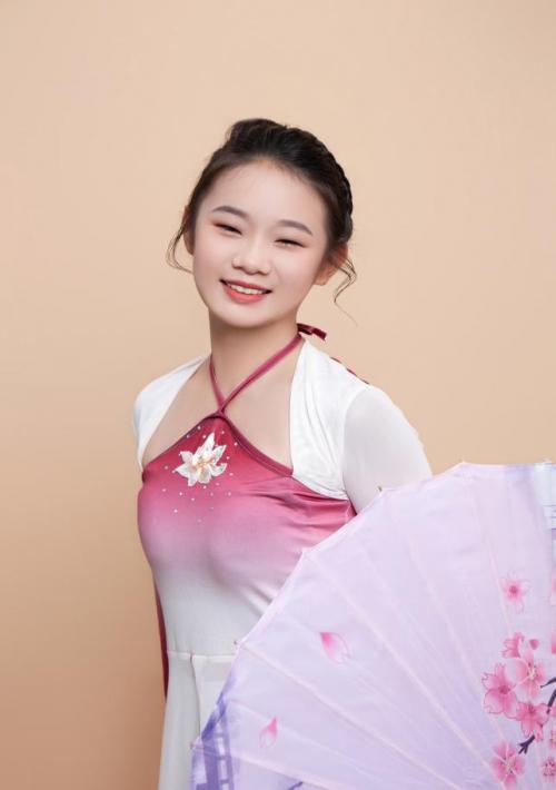 Little singer He Ye's original single "Campus in the Rain" is online ...