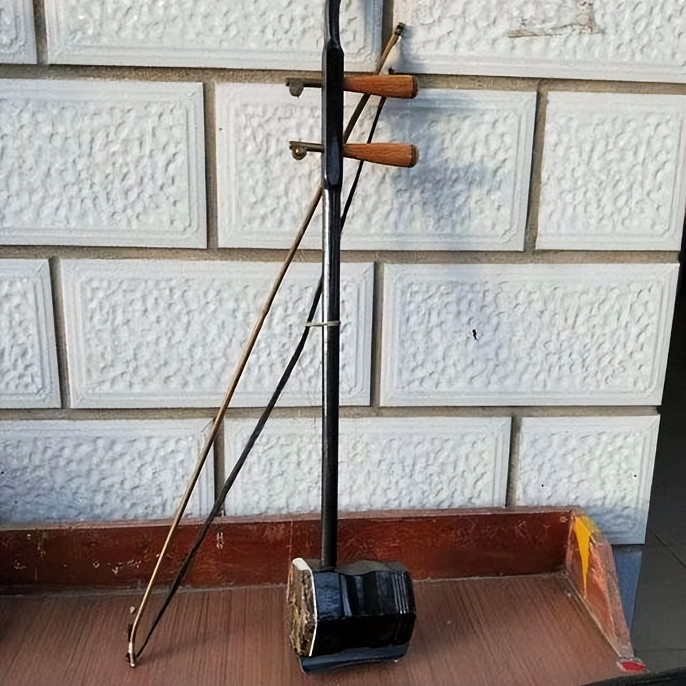 Prose "Desolate Tone" II, the old Uncle Liang who played the erhu, went ...