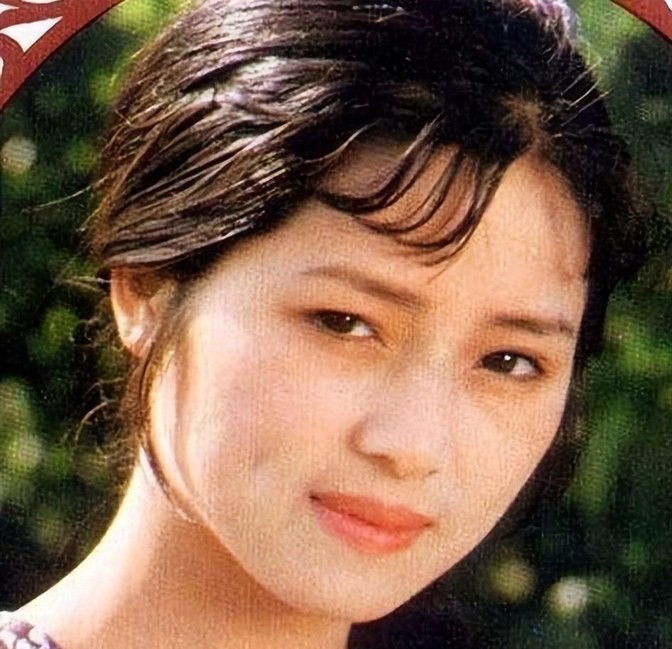 She was more beautiful than Chen Xiaoxu, and it was a pity to miss ...