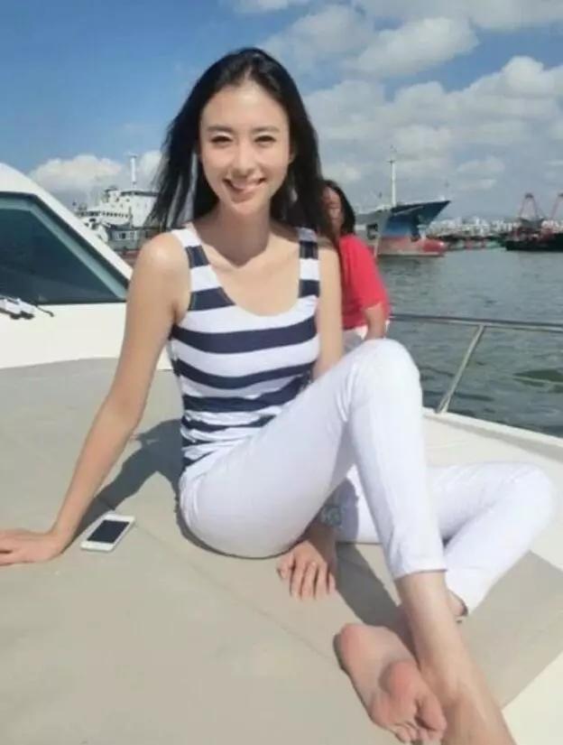 In the 8-minute "action movie" video, Zhai Ling's ventriloquist is top ...