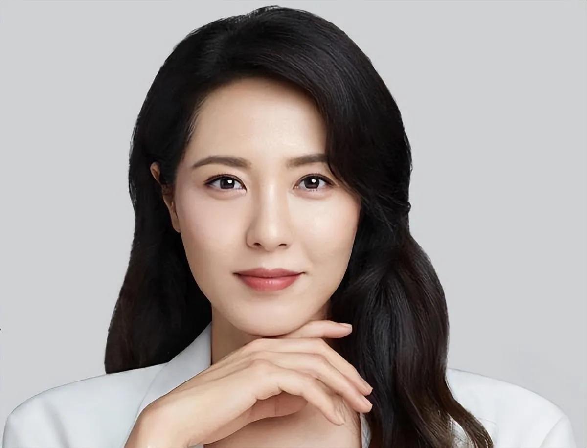 Zeng Li, the beauty of the prosperous age - iNEWS