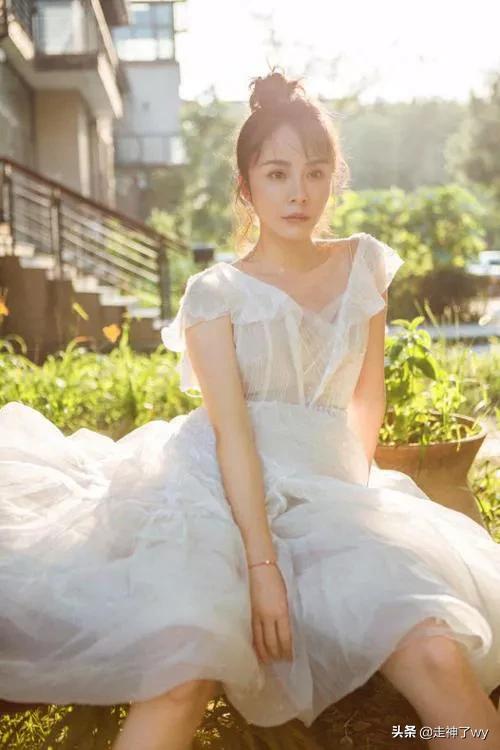 Star show actress Yang Ruoxi - iNEWS