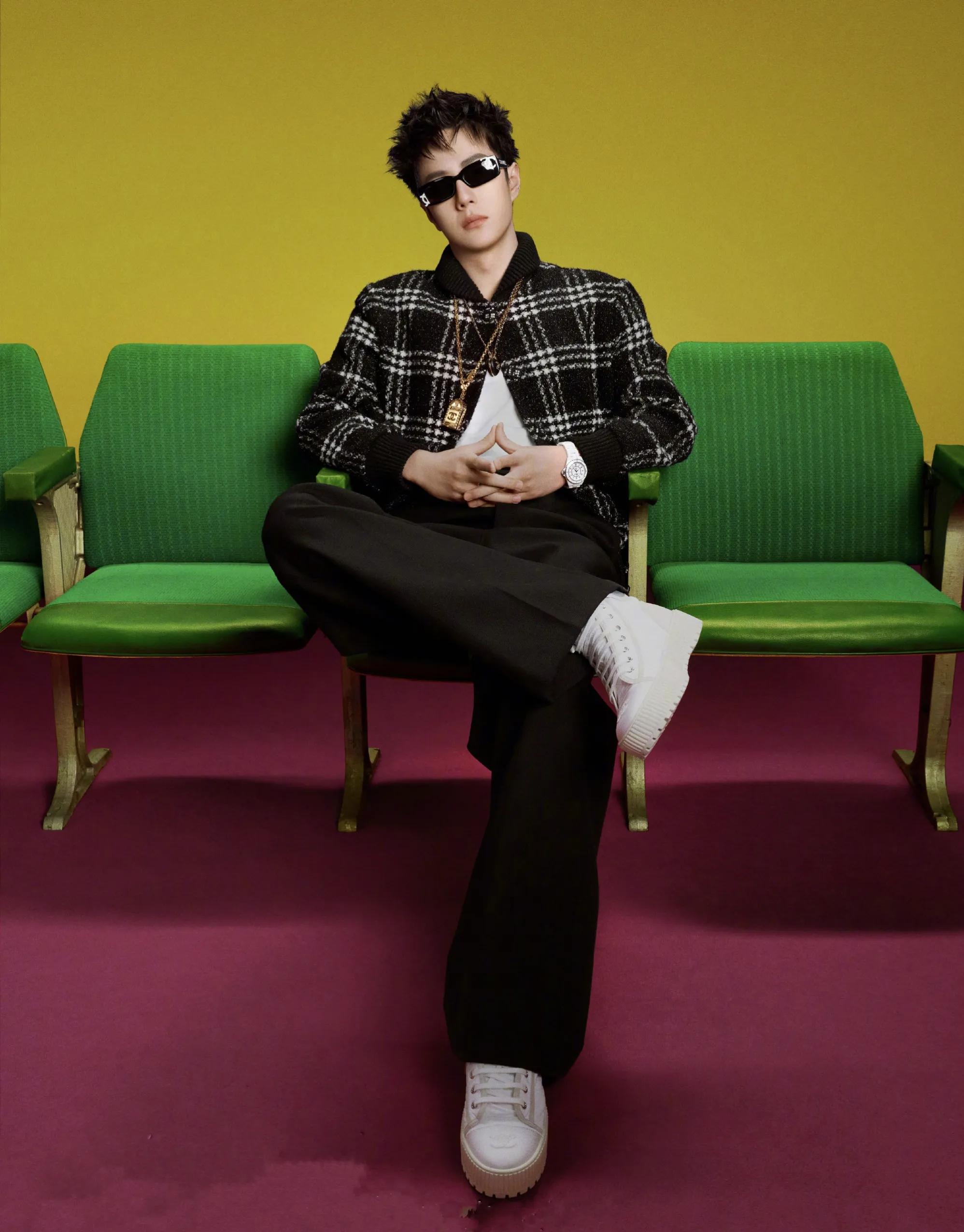 Wang Yibo's wonderful interpretation of Chanel's 2022/23 autumn and ...