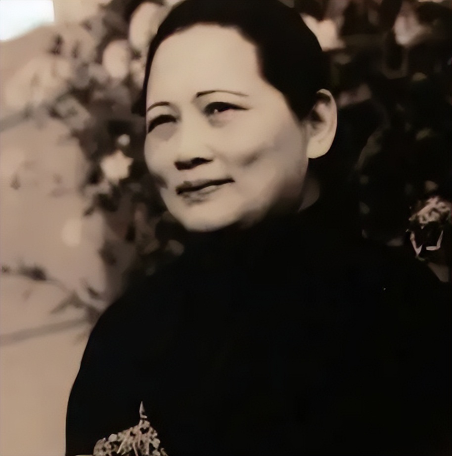 The last photo of Soong Ching Ling before her death, she had no ...