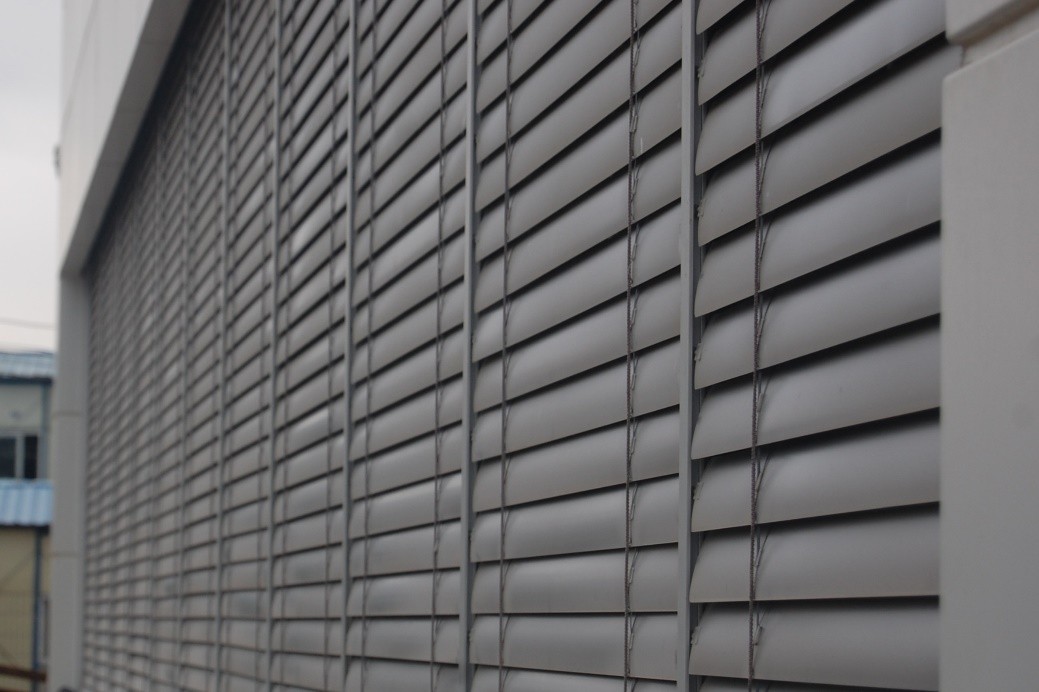 CFD analysis of building cross ventilation with external louvers - iMedia