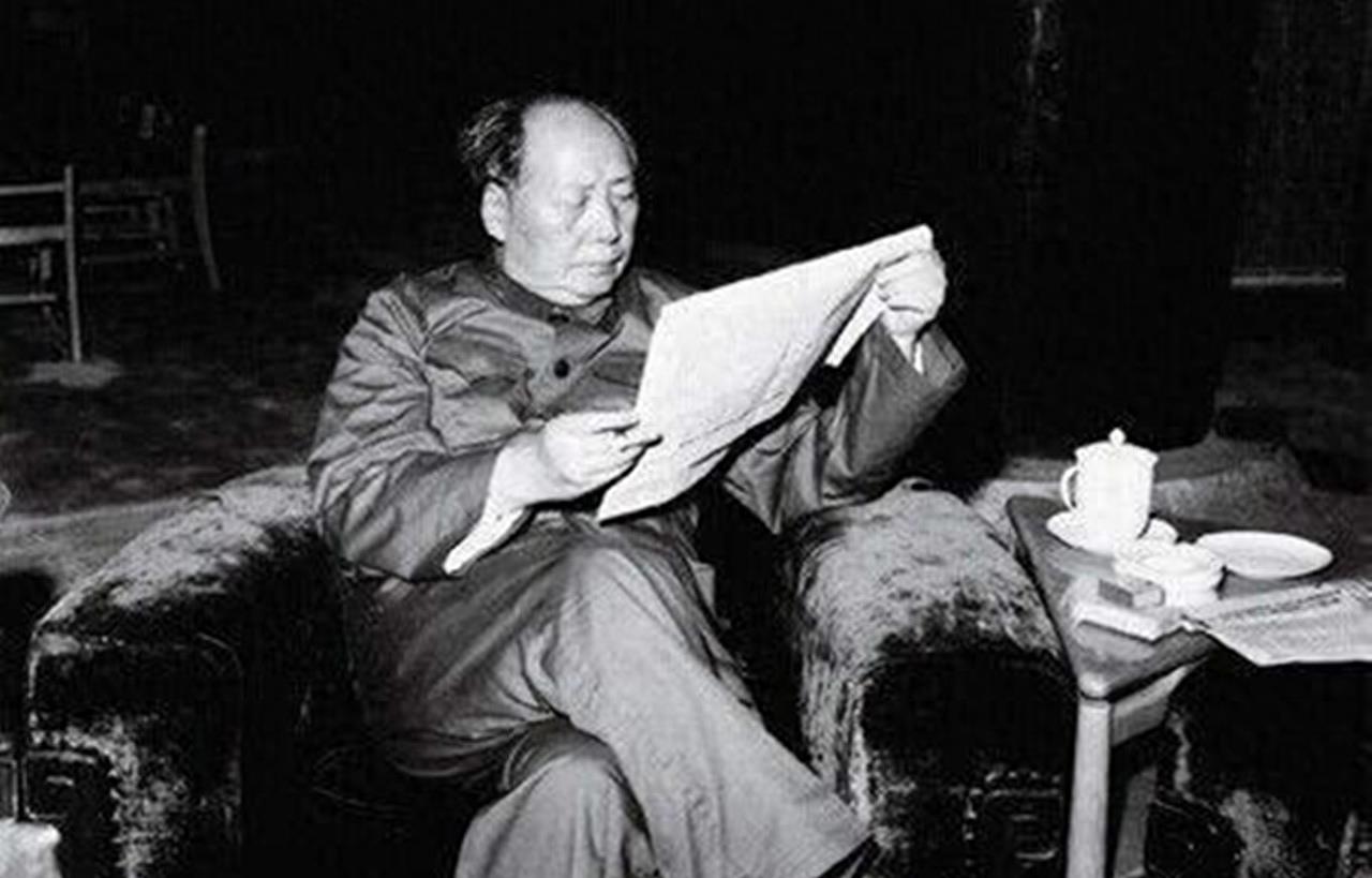 In 1978, Deng Hua was seriously ill and hospitalized. 60-year-old Pu ...