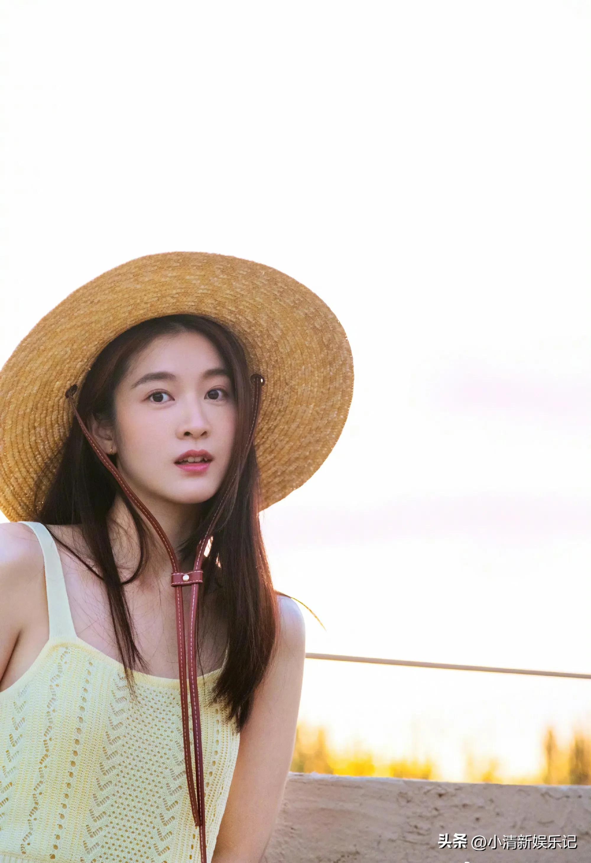 The difference between the new generation of actresses, Zhang Xueying's little tiger teeth ...