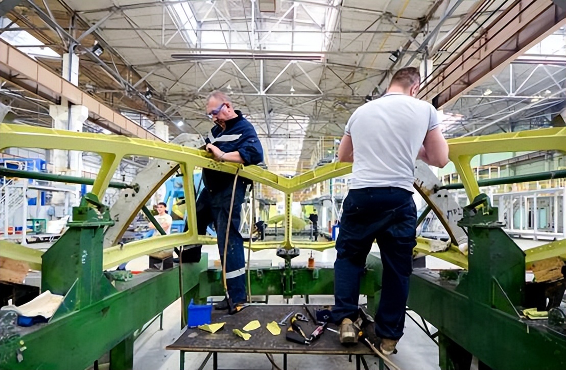 Step inside Sukhoi and see how Russia's superjet 100 is made - iNEWS