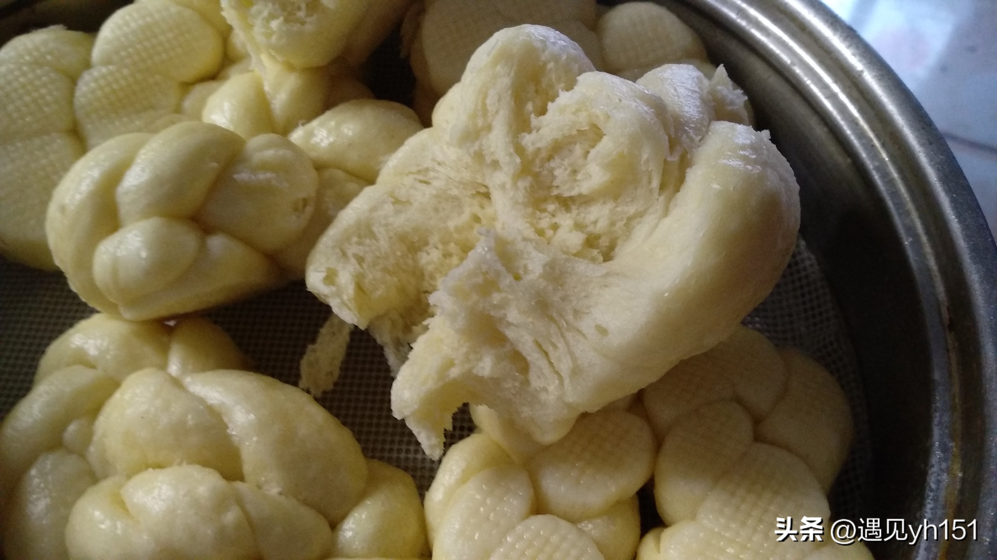 A pot of steamed mahua, without adding water, replaced by eggs and milk ...