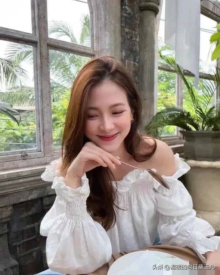 Sexy Goddess Lu Aihui - iNEWS
