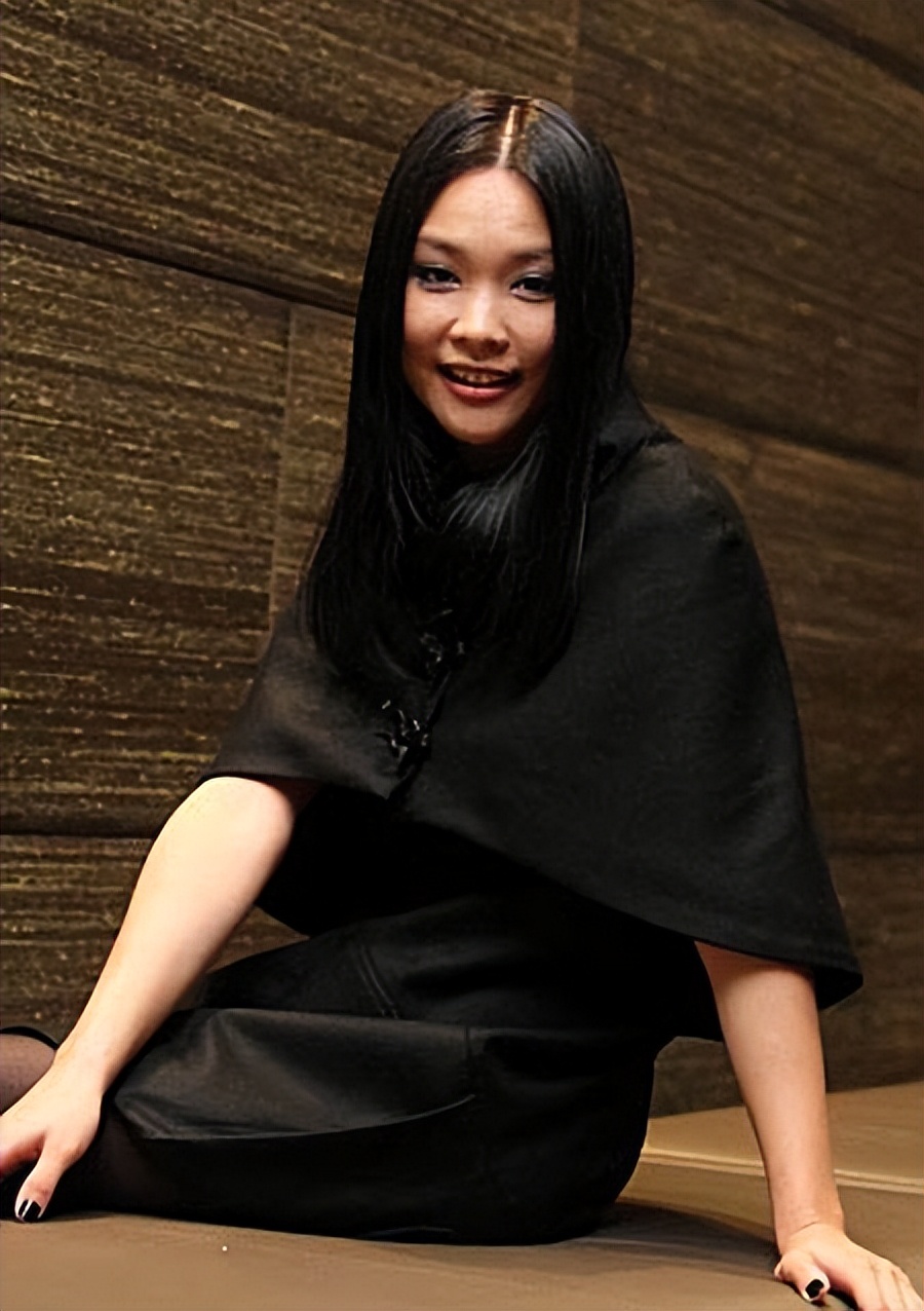 With a song as famous as Faye Wong, but was tortured into a mental ...