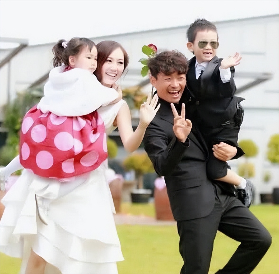 Ma Rong immigrated successfully, changed a new avatar and started a new ...