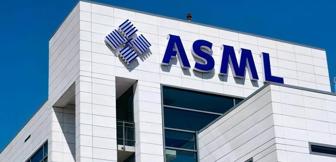 ASML becomes "cannon fodder"! After China's first domestic lithography machine came out ...