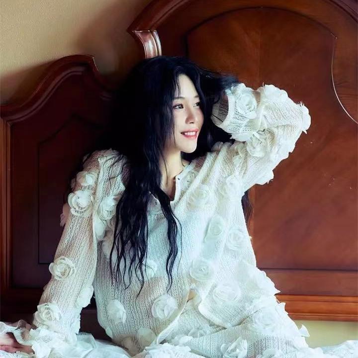 After listening to the sweet singing voice, Mo Mo Jia Muyan sang ...