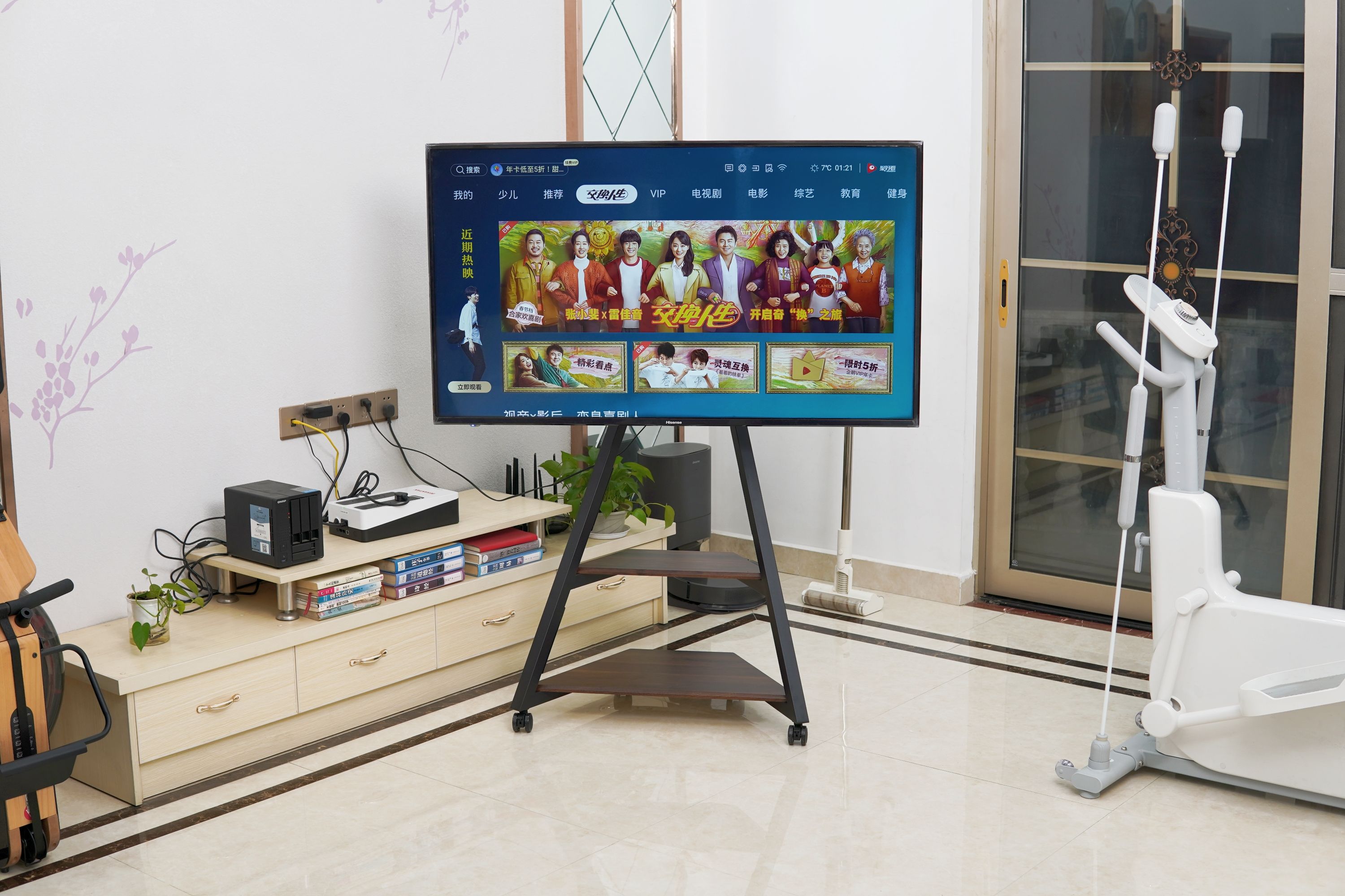 How sweet would it be if the TV could be moved? Sosee Mobile TV Stand ...