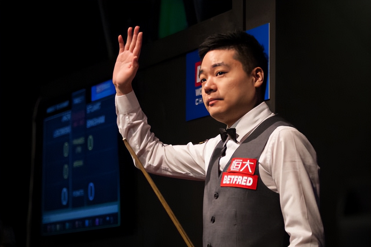 Ding Junhui 4-1 points to the 15th crown, the Chinese star swept 4-0 ...