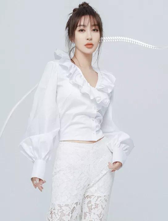 Pretty Celebrity: Li Feier Fashion Charm Photo Gallery - iNEWS