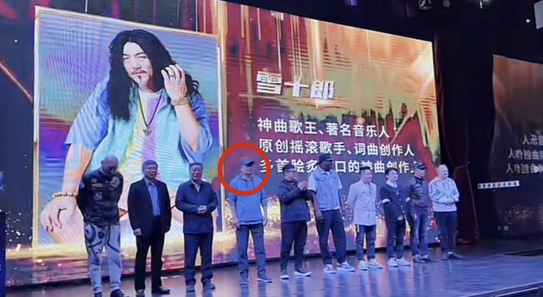 After 8 years of disappearance, the 64-year-old Bi Fujian seldom showed ...