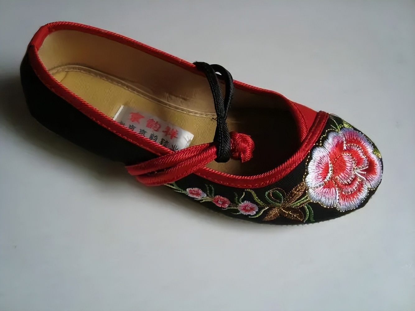 Ukrainian traditional cloth shoes, which carry the wisdom, creativity ...