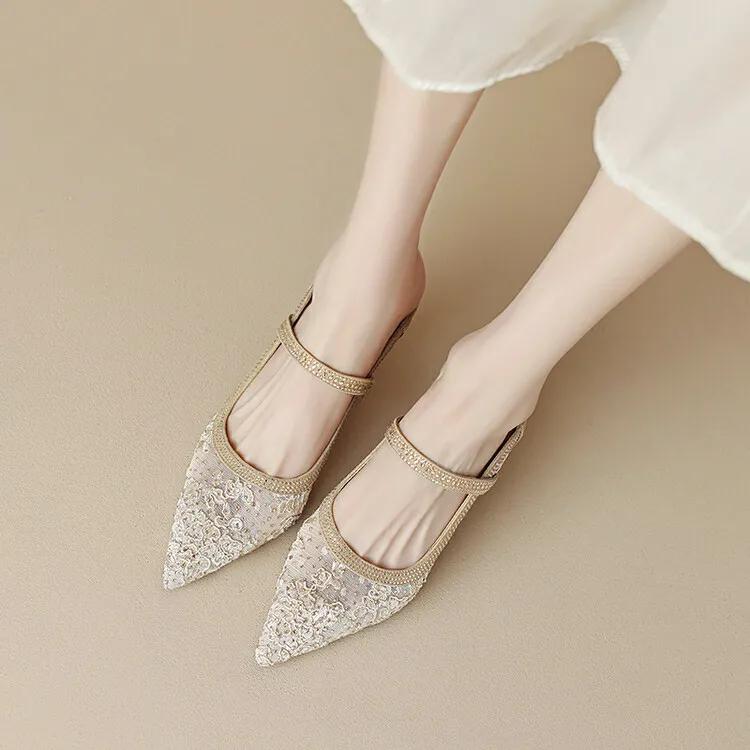 These lace pumps are so eye-catching! - iNEWS