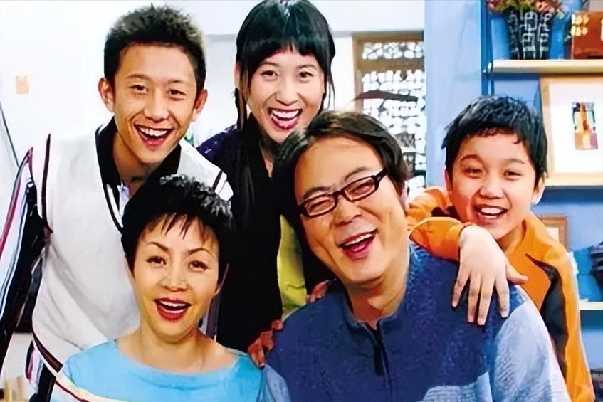 Revisiting "Family with Children", I realized that Liu Xing's family is ...