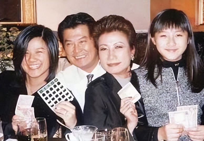 Twelve years after Deng Guangrong's death, the persistence of the widow ...