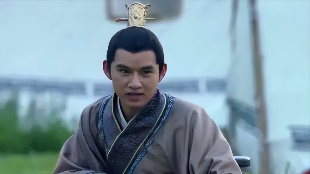 The cards in her hand are exactly the same as Concubine Qi in "The ...