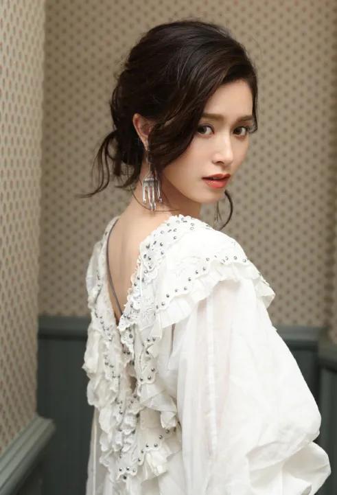 "Sister Hong Kong Fan Wen Yong Shan" - iNEWS