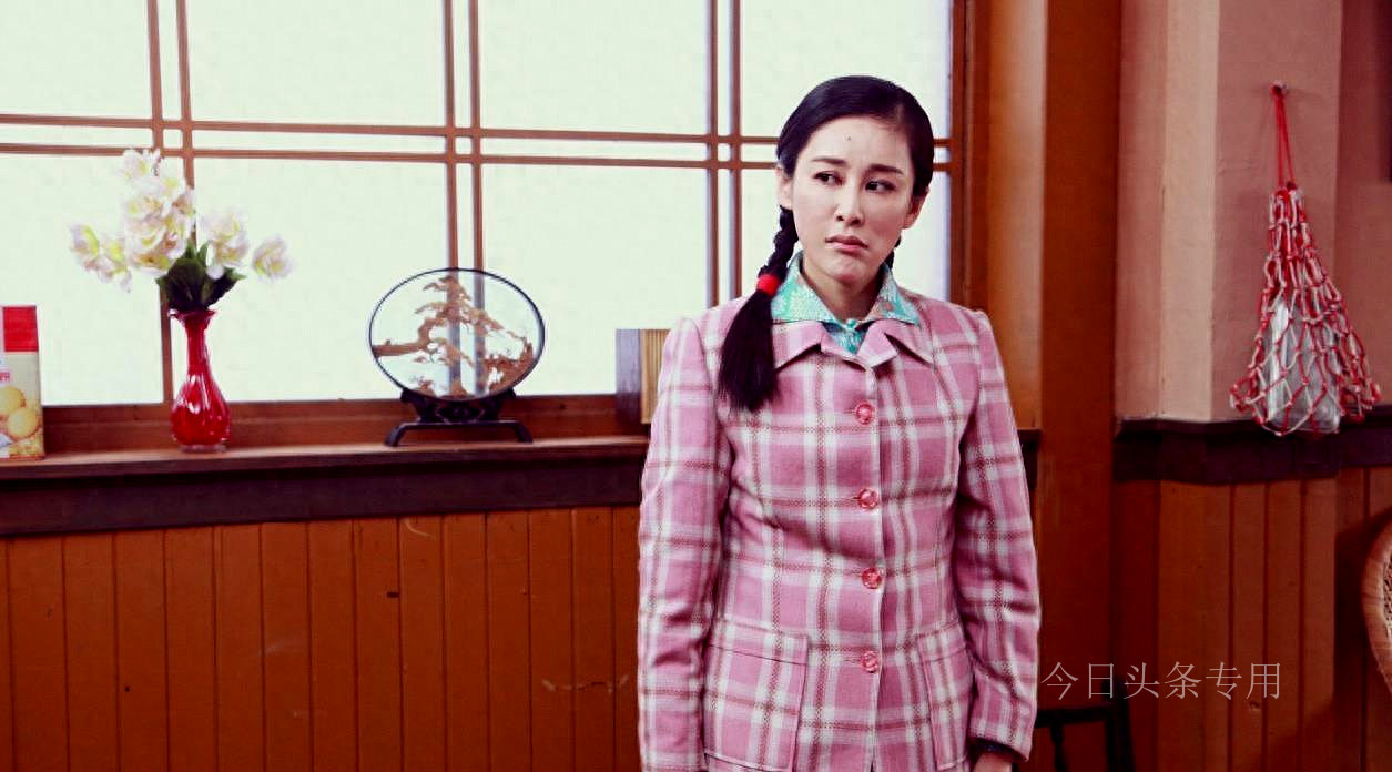 She is beautiful without realizing it. She was once scolded to the ...