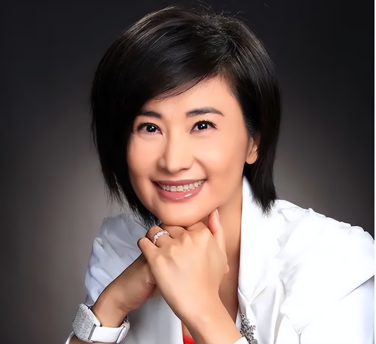 The famous host Wu Xiaoli received a call from her father and learned that she had an older ...