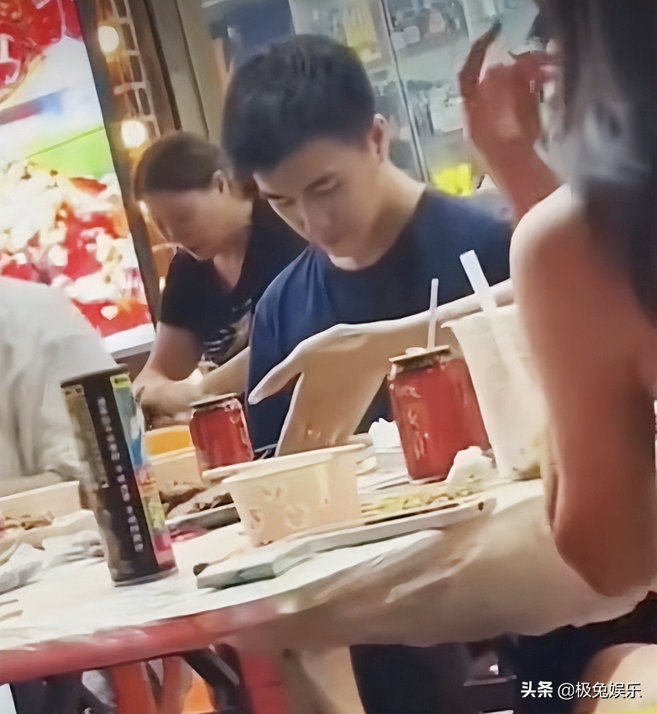 He Youjun was exposed to play with tender models after marrying Xi ...