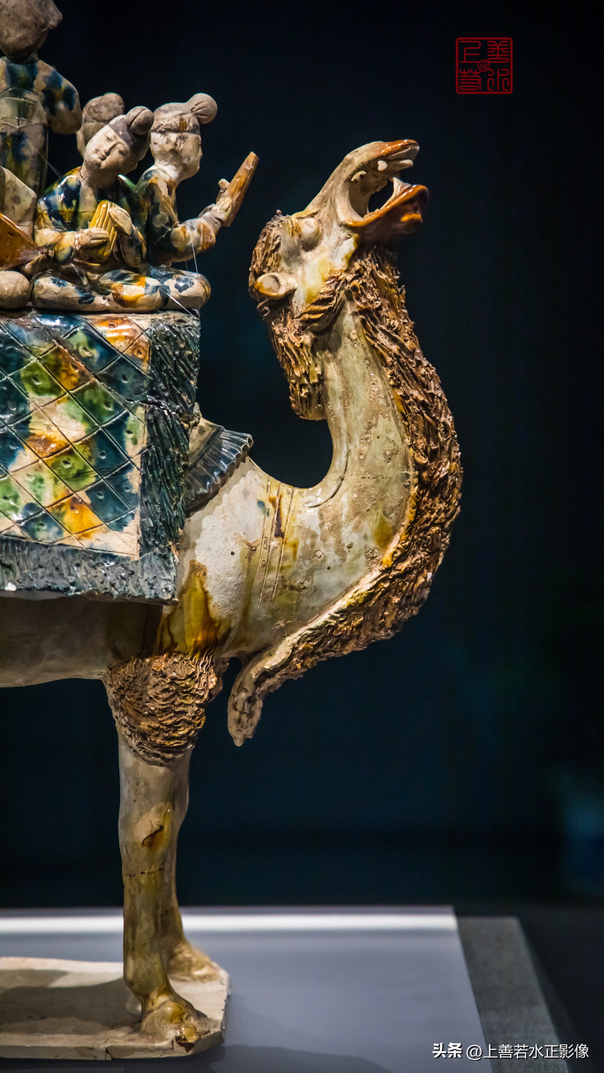 Three-color camel figurines carrying music in Shaanxi calendar - iNEWS