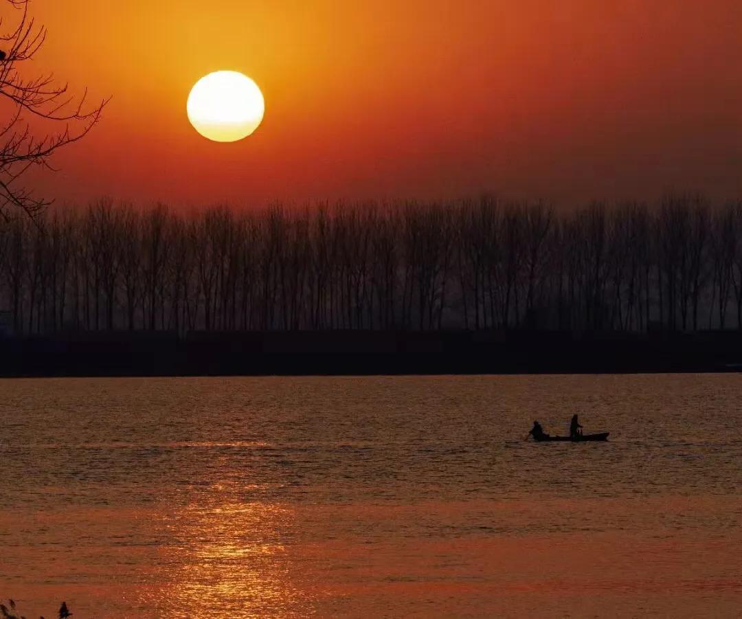 The sunset is infinitely beautiful - iNEWS