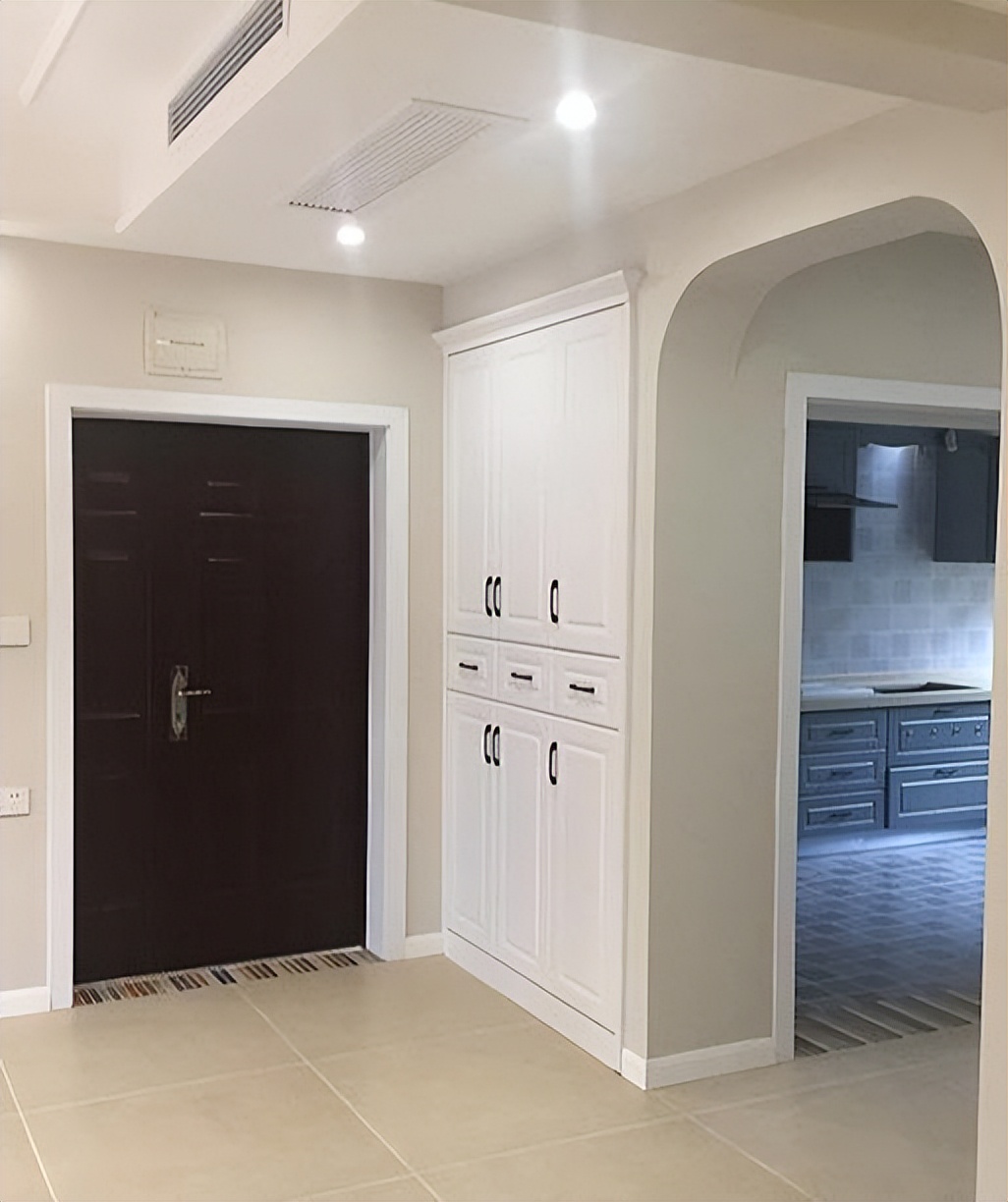 The 135-square-meter new house has been hard-fitted, and the furniture ...