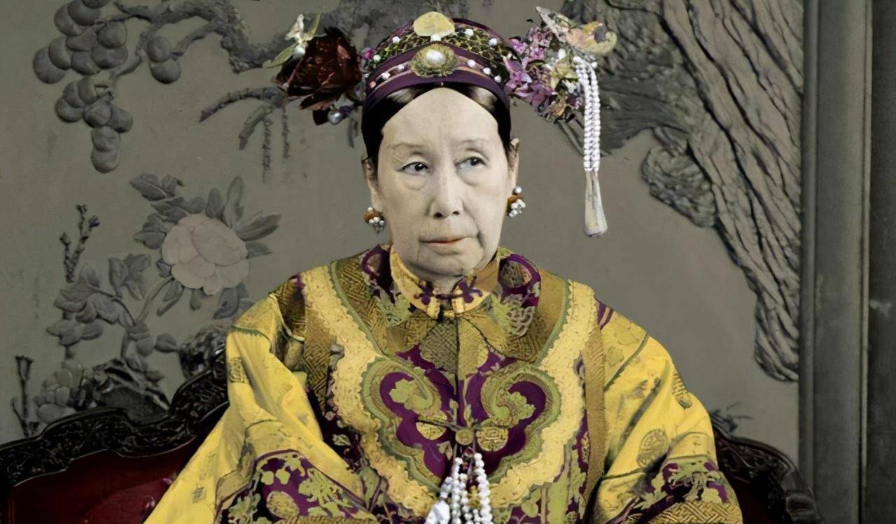 Why was Empress Dowager Cixi buried a year after her death? The funeral ...