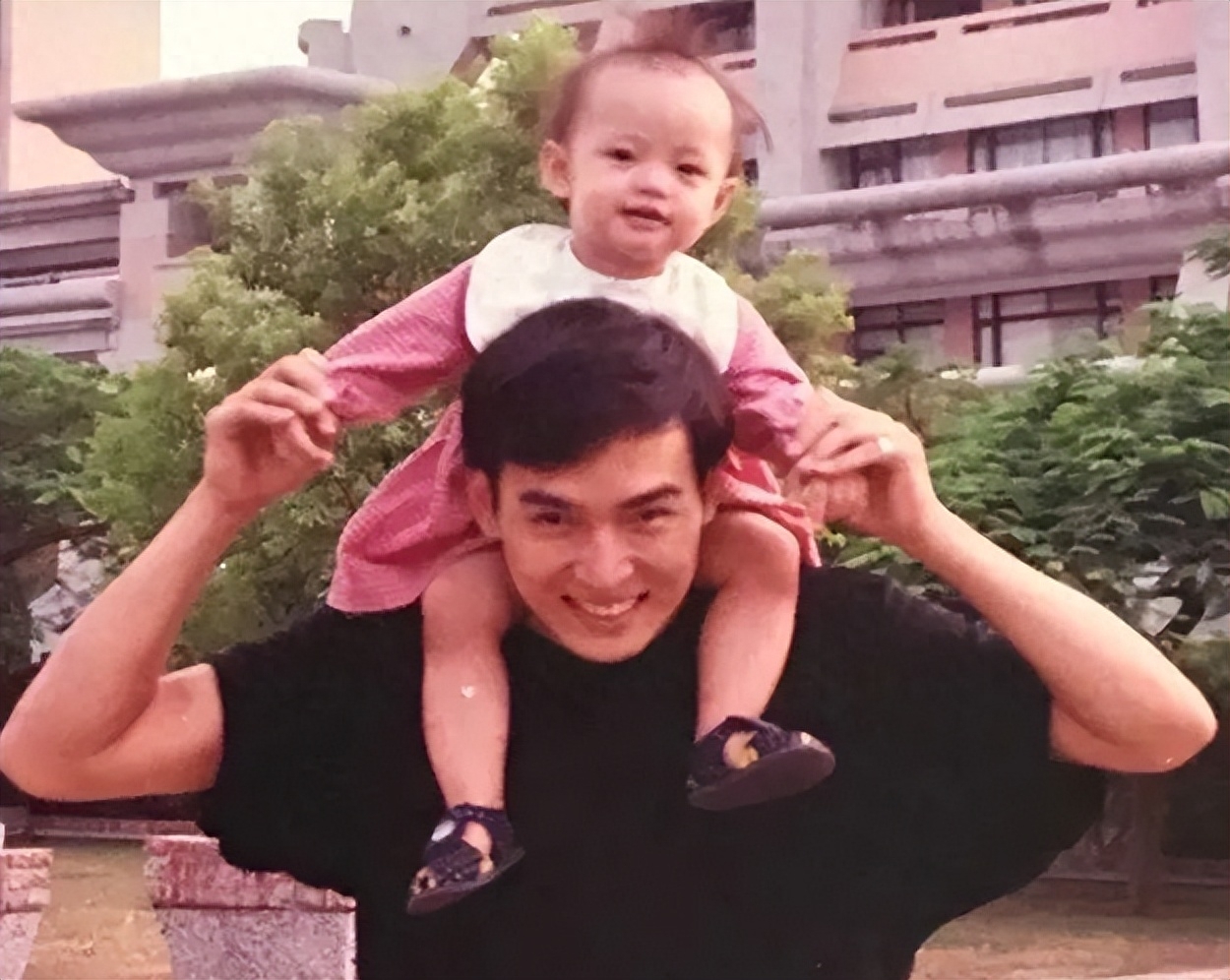 Jiao Enjun: After being teased by a rich woman and played with by an ...