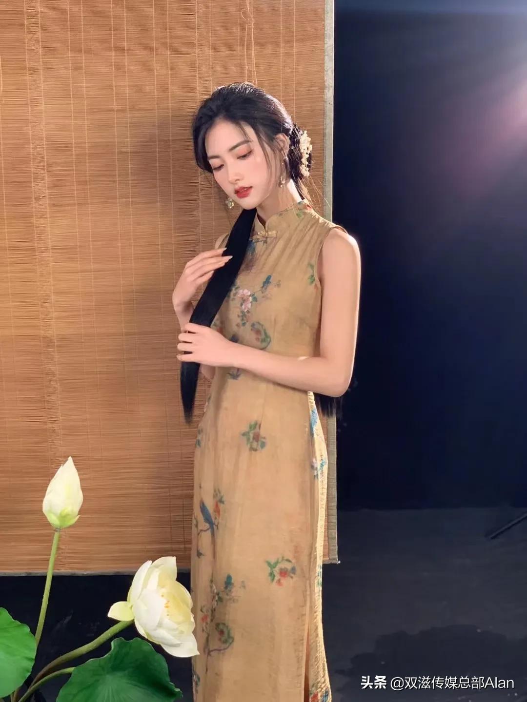 Liu Li, a new-generation artist from Suzhou, who is naturally beautiful ...