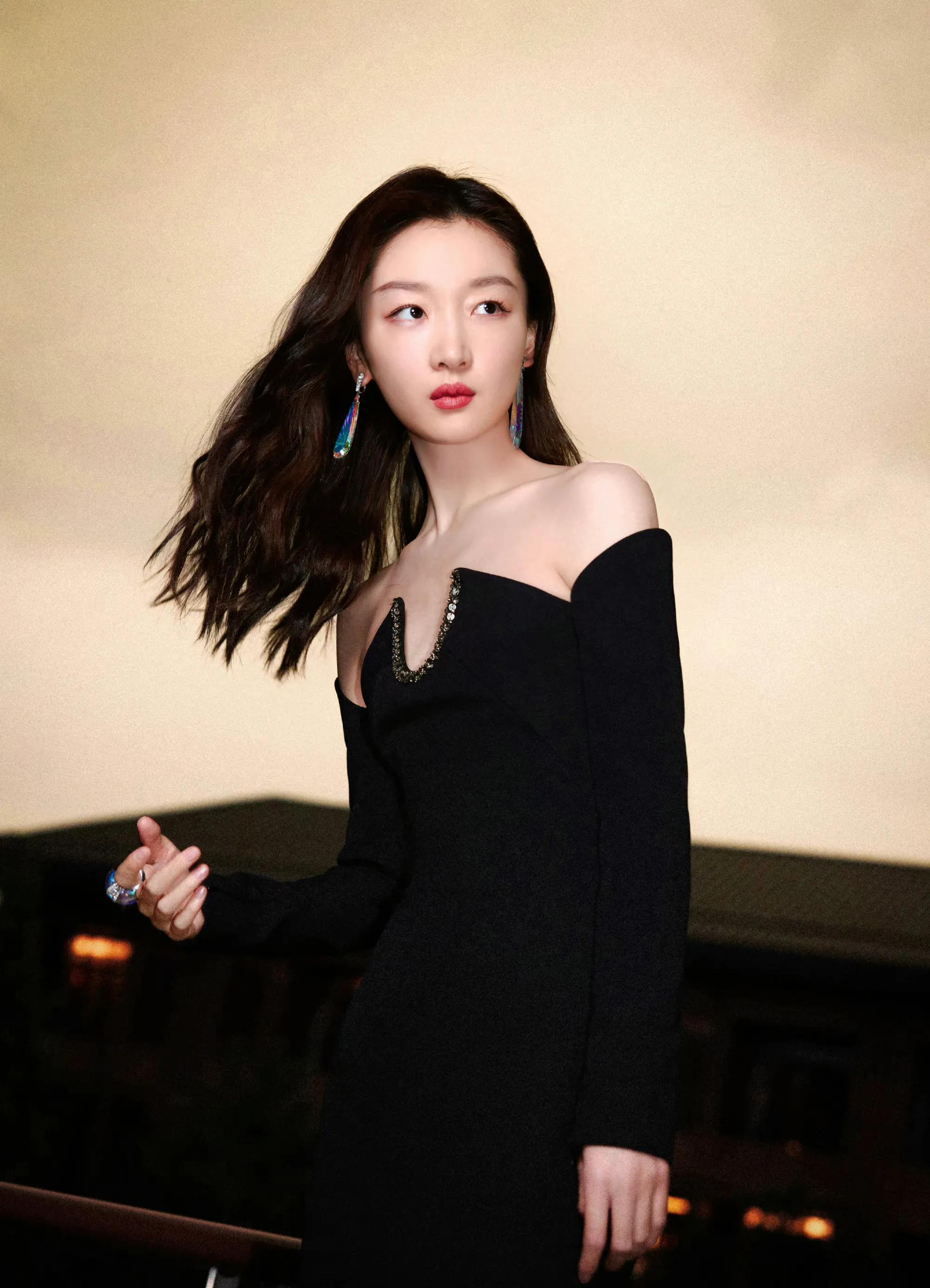 Zhou Dongyu: Acting skills overwhelm the figure, successfully ...