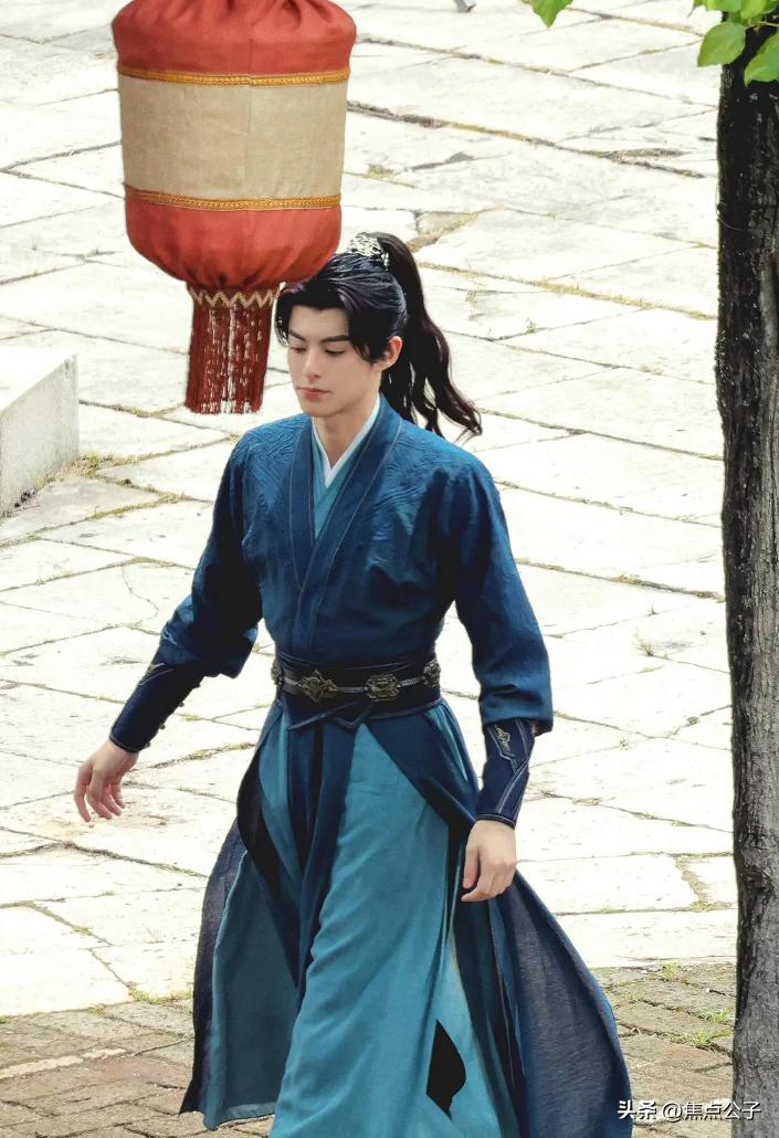 The first wave of Reuters! Wang Hedi's "Da Feng" has a good blue dress ...