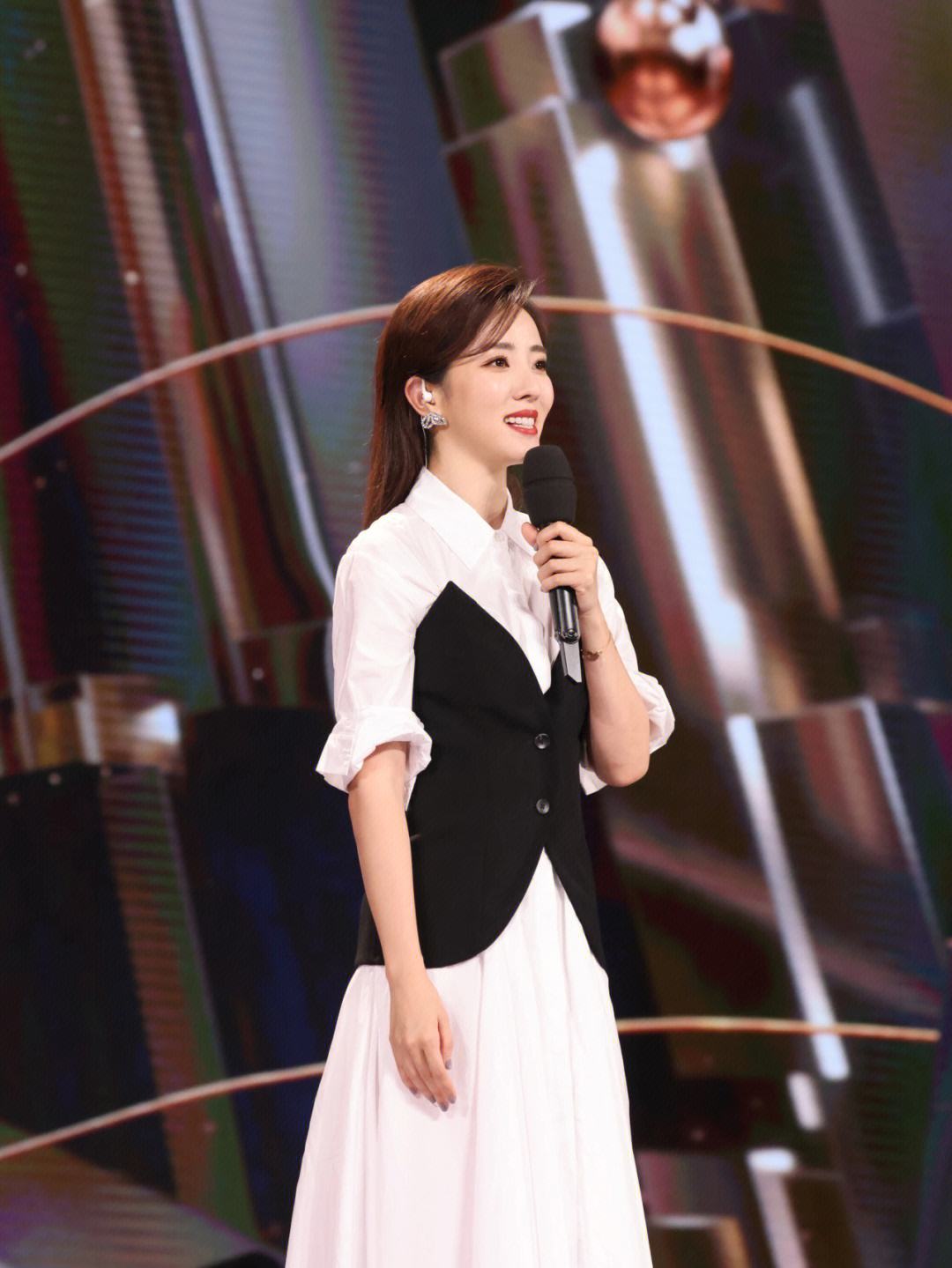 CCTV beauty host Li Sisi: At the age of 26, she appeared on the Spring ...