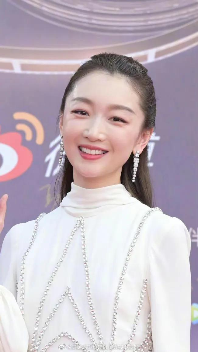 Zhou Dongyu's Weibo night event scene - iMedia
