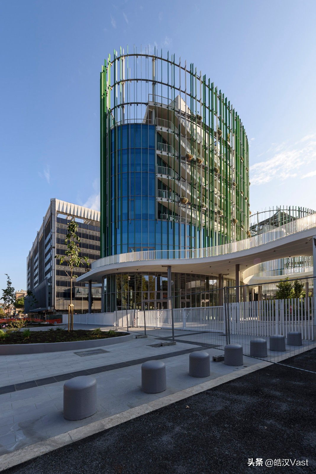 "Dazzling Architecture" industrial area transformed into the new ...