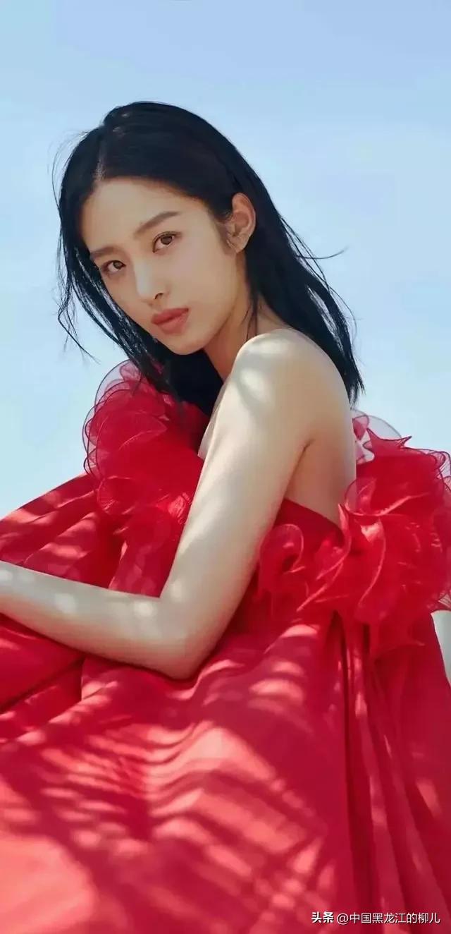 Movie star Yang Caiyu - beautiful photo - iNEWS