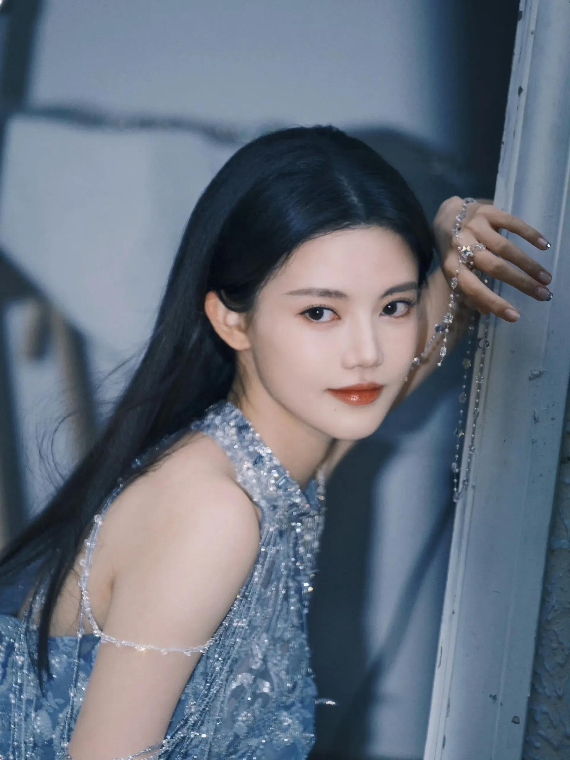 Sun Zhenni is so beautiful! Ever since I saw her play the little fox, I like her appearance - iMedia