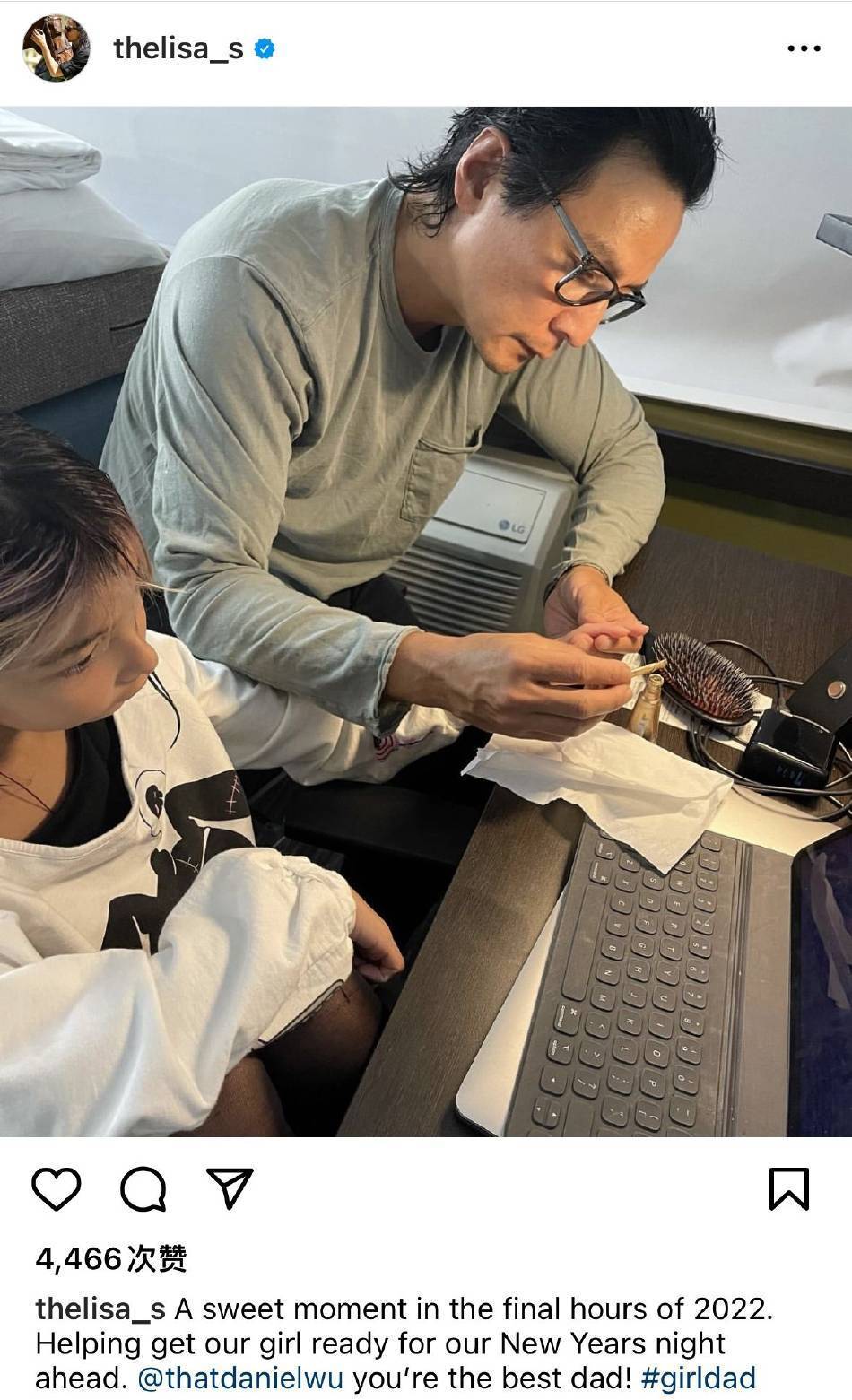 Wu Yanzu painted nail polish on his daughter, super warm wife praised ...