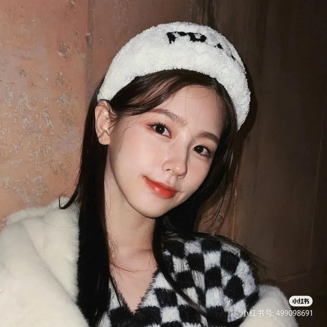 Zhao Meiyan is really a peerless beauty with a high nose and an oval ...