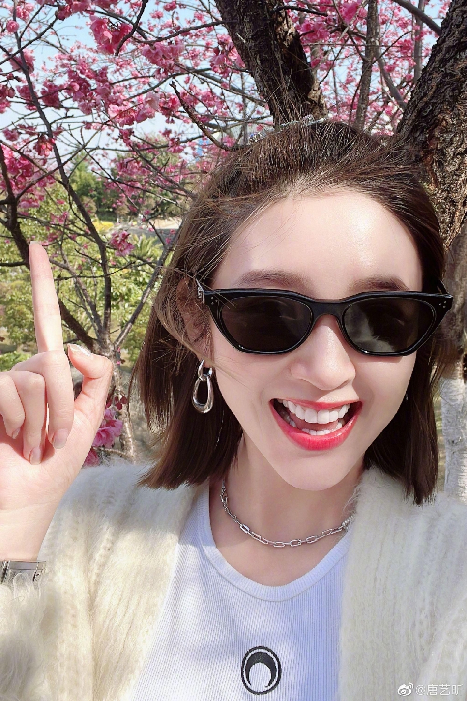 In March of Yangchun, Tang Yixin enjoys flowers in spring and is ...