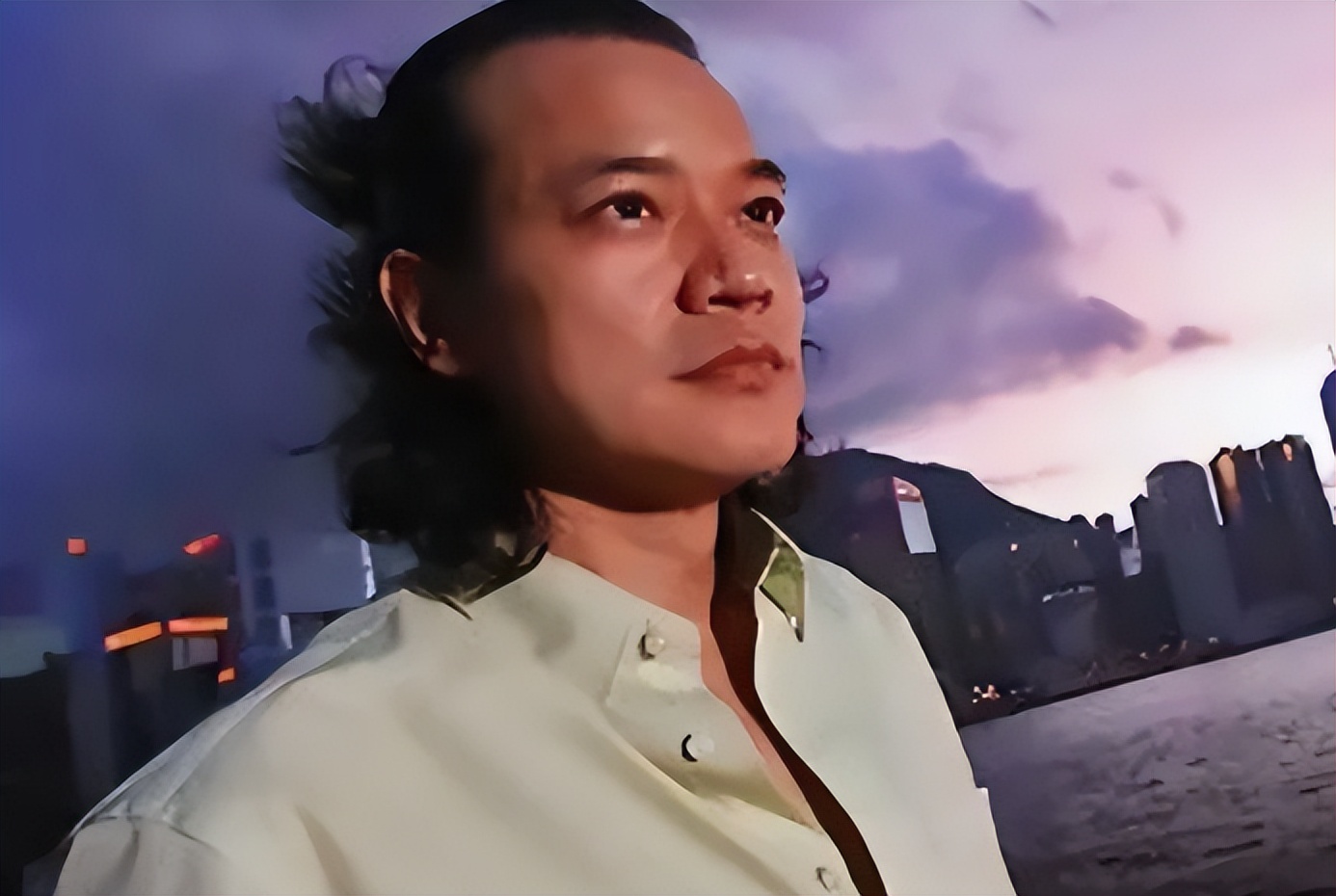 After breaking up and begging for underwear from his ex, he came out ...