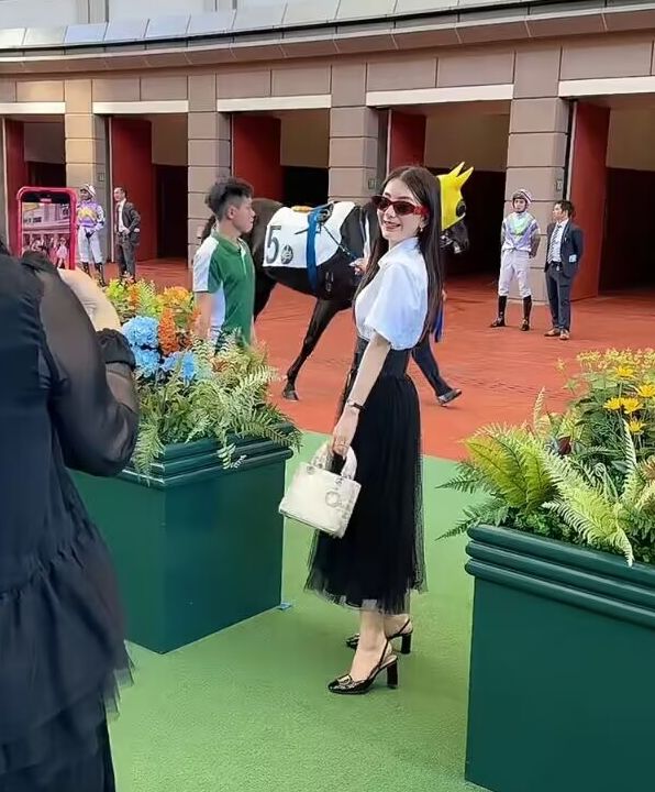 Fang Yuan's passer-by's perspective sparked heated discussions, she was ...