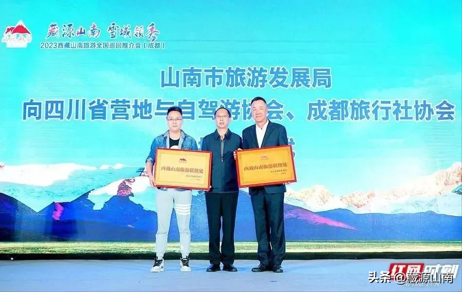 Visitors from Chengdu, Shannan, Tibet: Go to the snow-covered plateau to appreciate the beauty ...